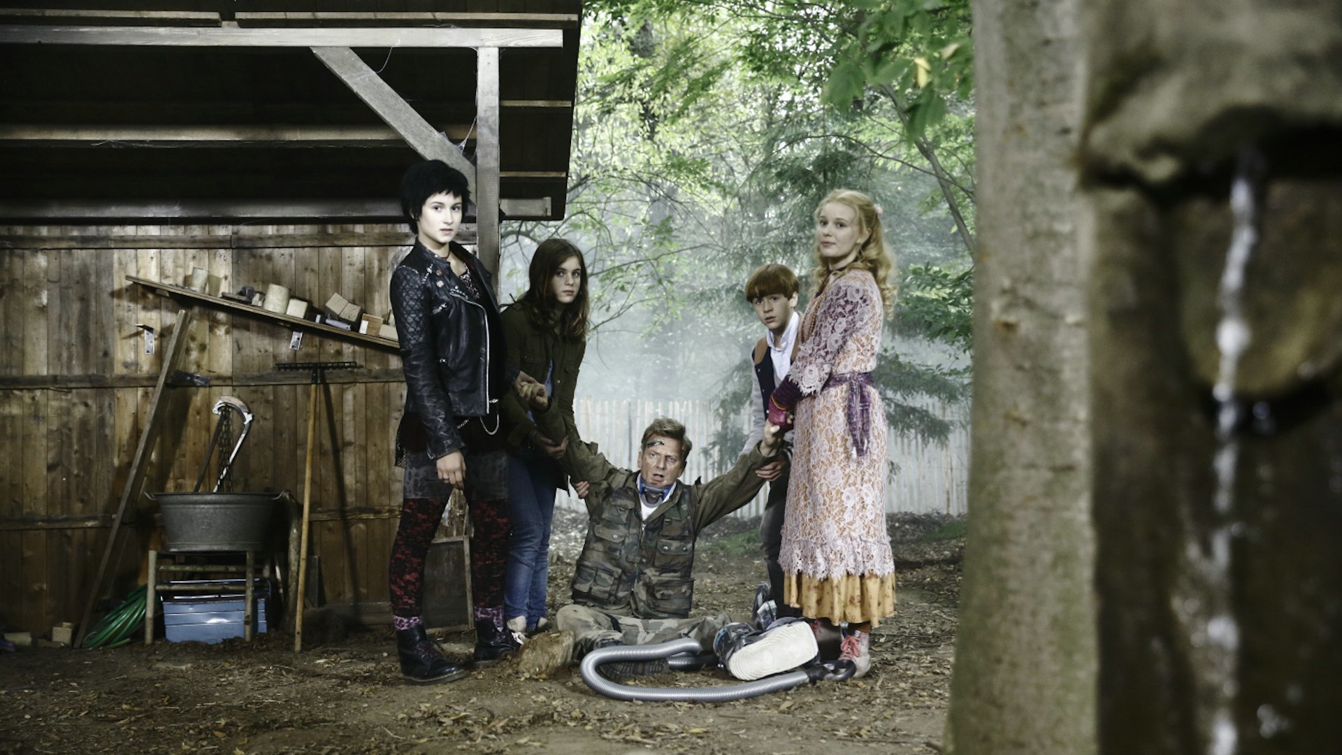 VAMPIRE SISTERS 2: BATS IN THE BELLY - VAMPİR KIZ KARDEŞLER 2